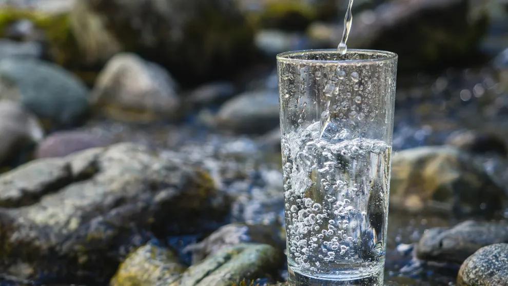 Agua con gas en botella de vidrio: beneficios, sostenibilidad y la ...